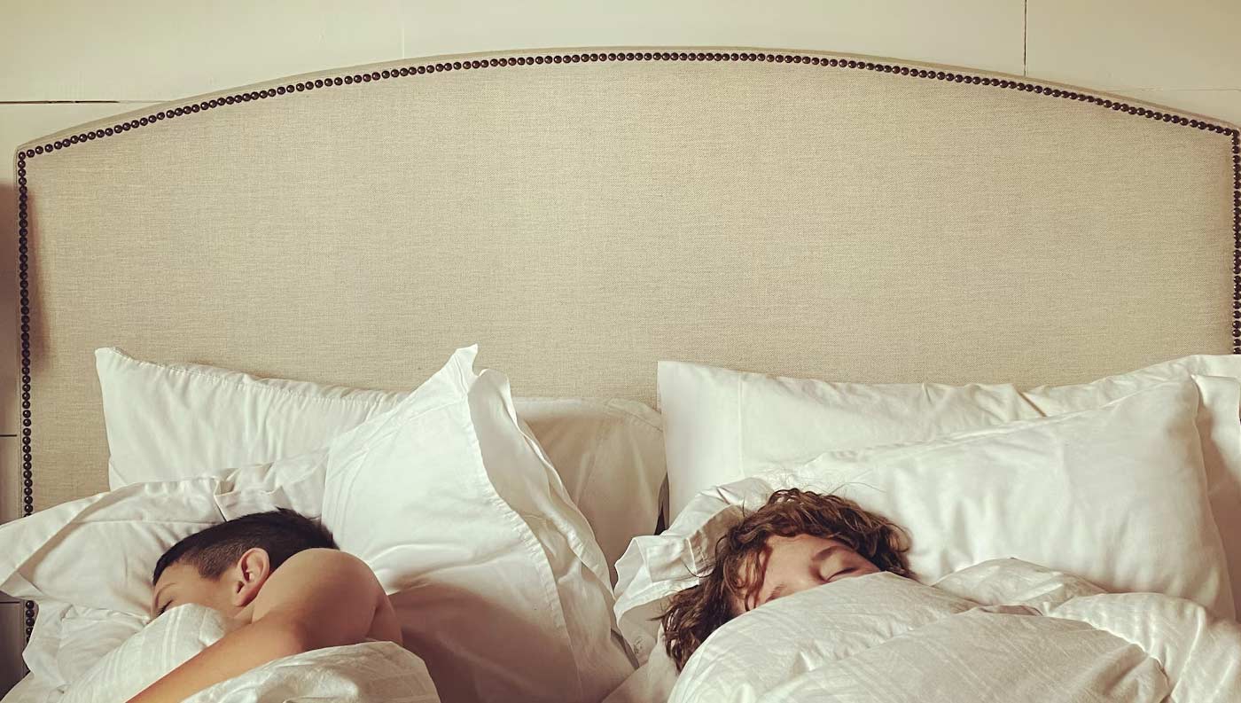 What's the Ideal Sleeping Position? | LA PLACE